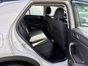Pelēks Volkswagen T-Roc 2023 Panevēža, ar dzinēja tilpumu 1.97 L un nobraukumu 226 tūkst. km par 16300 €, foto 42 vietnē AUTOMOTO.COM.LV