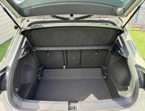 Pelēks Volkswagen T-Roc 2023 Panevēža, ar dzinēja tilpumu 1.97 L un nobraukumu 226 tūkst. km par 16300 €, foto 47 vietnē AUTOMOTO.COM.LV