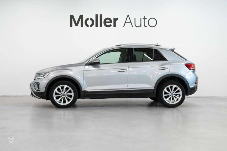 Grey Volkswagen T-Roc 2023 in Vilnius, with an engine capacity of 1.50 L and mileage of 129 thousand km for 22500 €, photo 3 on AUTOMOTO.COM.LV