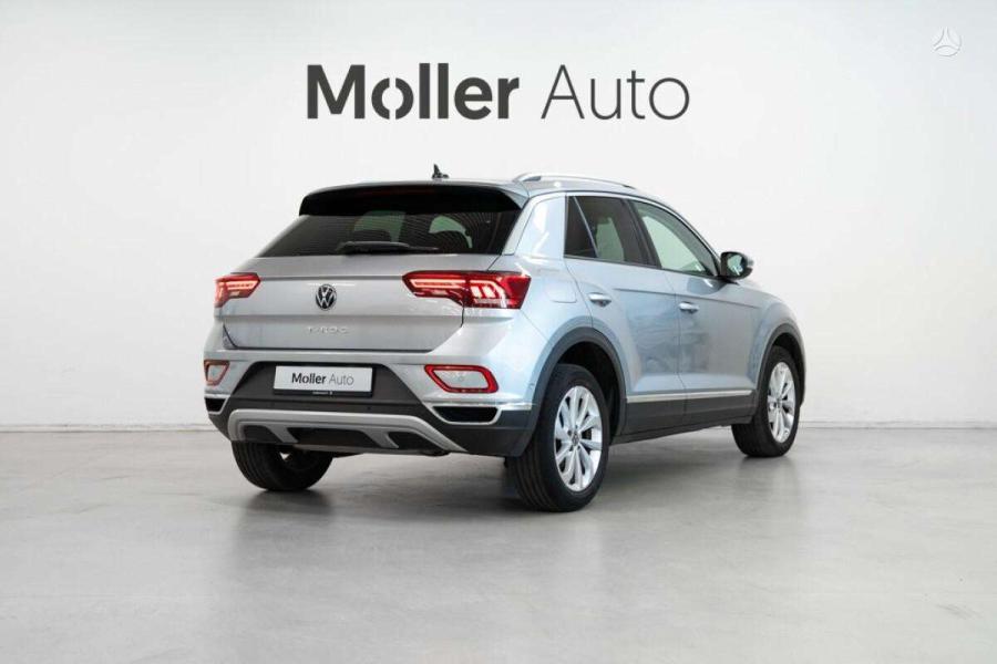 Grey Volkswagen T-Roc 2023 in Vilnius, with an engine capacity of 1.50 L and mileage of 129 thousand km for 22500 €, photo 4 on AUTOMOTO.COM.LV