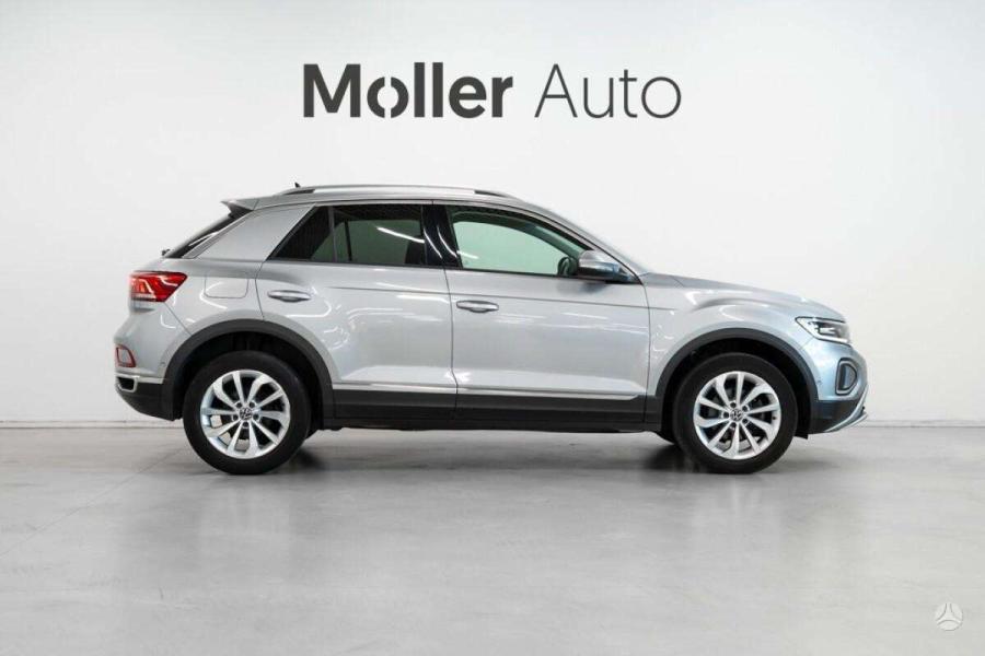 Grey Volkswagen T-Roc 2023 in Vilnius, with an engine capacity of 1.50 L and mileage of 129 thousand km for 22500 €, photo 5 on AUTOMOTO.COM.LV