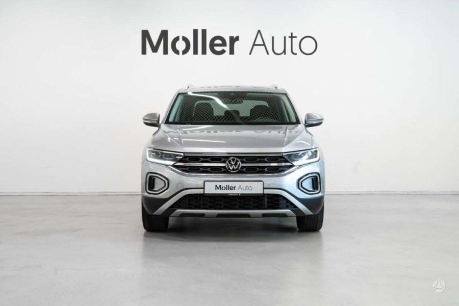 Grey Volkswagen T-Roc 2023 in Vilnius, with an engine capacity of 1.50 L and mileage of 129 thousand km for 22500 €, photo 6 on AUTOMOTO.COM.LV