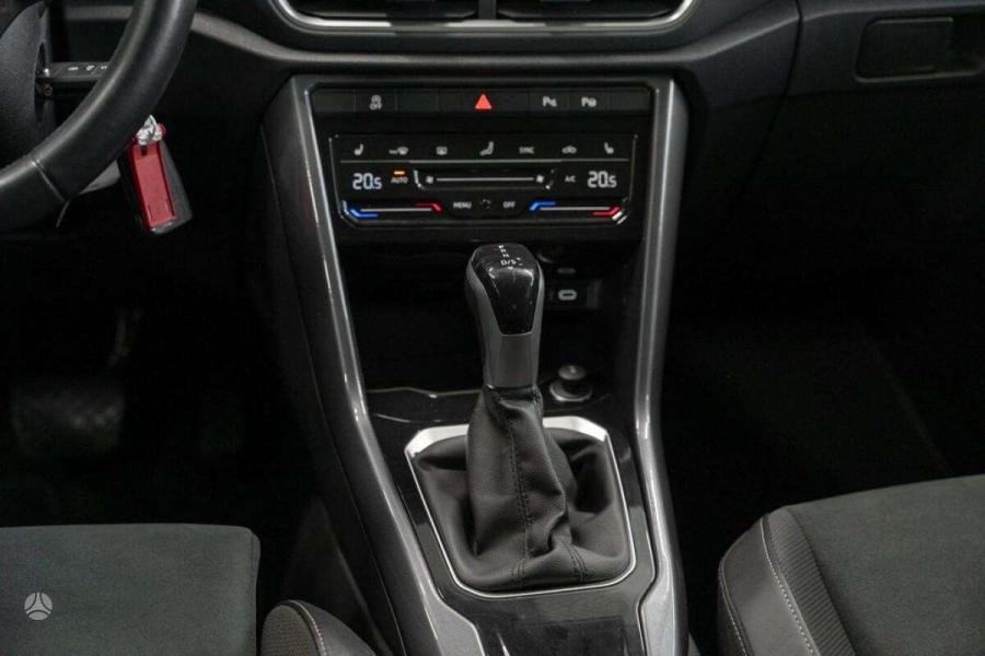 Grey Volkswagen T-Roc 2023 in Vilnius, with an engine capacity of 1.50 L and mileage of 129 thousand km for 22500 €, photo 16 on AUTOMOTO.COM.LV