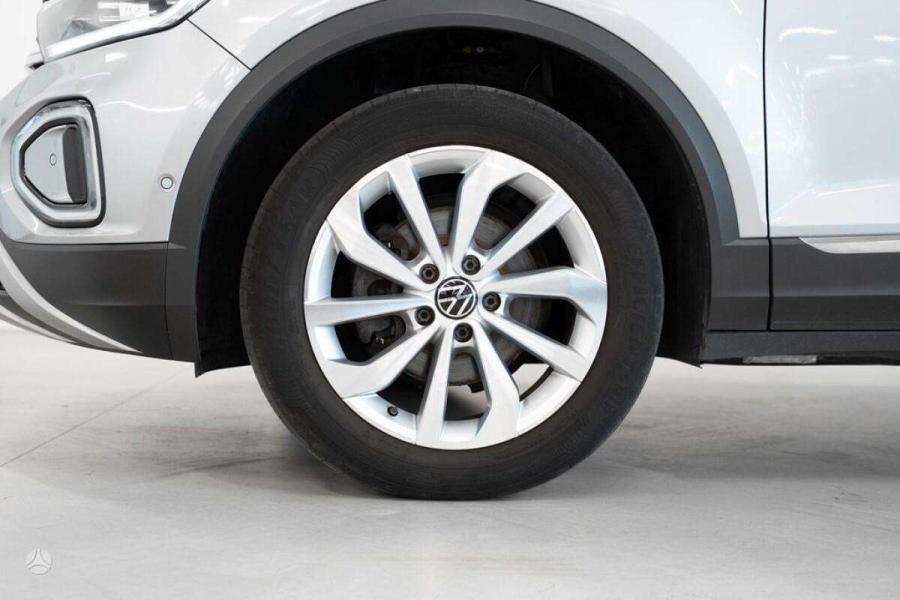 Grey Volkswagen T-Roc 2023 in Vilnius, with an engine capacity of 1.50 L and mileage of 129 thousand km for 22500 €, photo 19 on AUTOMOTO.COM.LV