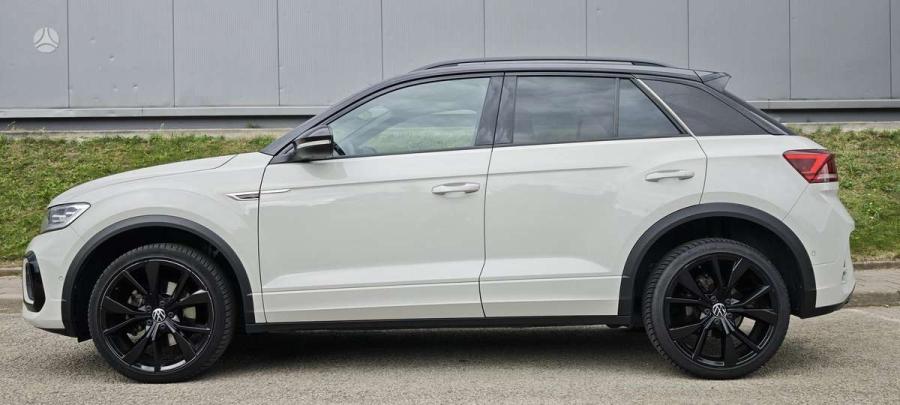 Grey Volkswagen T-Roc 2023 in Vilnius, with an engine capacity of 1.50 L and mileage of 200 thousand km for 19600 €, photo 3 on AUTOMOTO.COM.LV