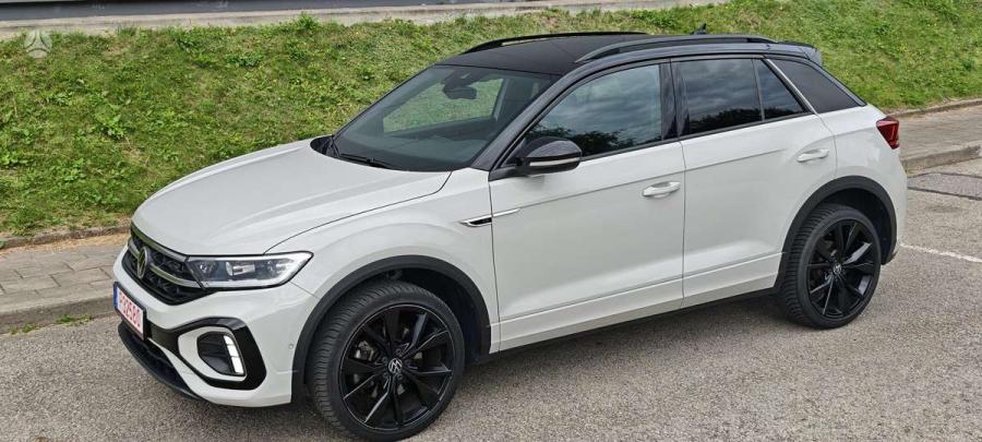 Grey Volkswagen T-Roc 2023 in Vilnius, with an engine capacity of 1.50 L and mileage of 200 thousand km for 19600 €, photo 4 on AUTOMOTO.COM.LV