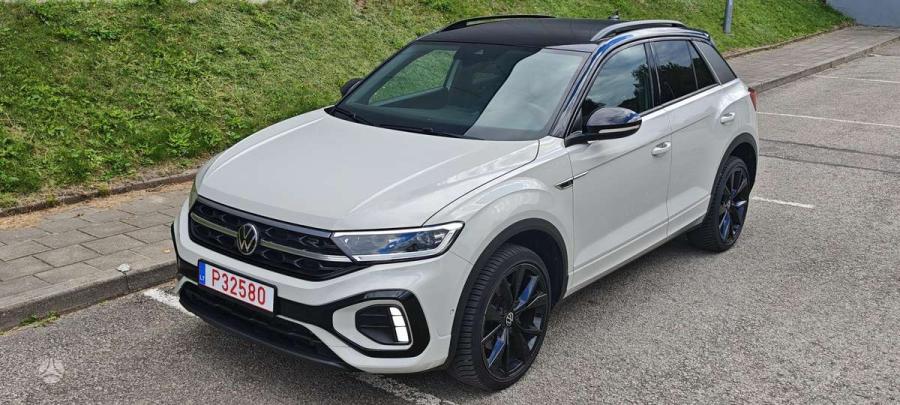 Grey Volkswagen T-Roc 2023 in Vilnius, with an engine capacity of 1.50 L and mileage of 200 thousand km for 19600 €, photo 7 on AUTOMOTO.COM.LV