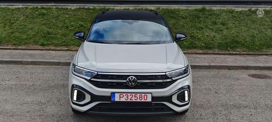 Grey Volkswagen T-Roc 2023 in Vilnius, with an engine capacity of 1.50 L and mileage of 200 thousand km for 19600 €, photo 11 on AUTOMOTO.COM.LV