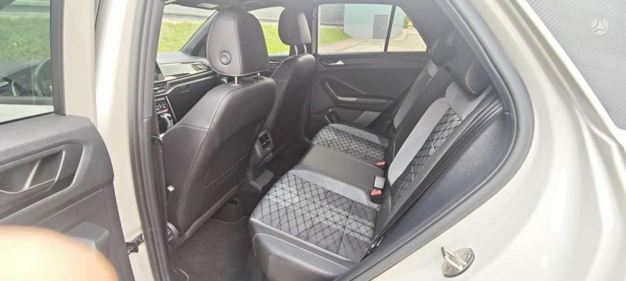 Grey Volkswagen T-Roc 2023 in Vilnius, with an engine capacity of 1.50 L and mileage of 200 thousand km for 19600 €, photo 17 on AUTOMOTO.COM.LV