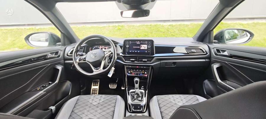 Grey Volkswagen T-Roc 2023 in Vilnius, with an engine capacity of 1.50 L and mileage of 200 thousand km for 19600 €, photo 18 on AUTOMOTO.COM.LV