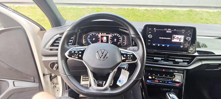 Grey Volkswagen T-Roc 2023 in Vilnius, with an engine capacity of 1.50 L and mileage of 200 thousand km for 19600 €, photo 21 on AUTOMOTO.COM.LV