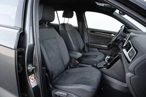 Pelēks Volkswagen T-Roc 2023 Rīga, ar dzinēja tilpumu 2.00 L un nobraukumu 120 tūkst. km par 25500 €, foto 7 vietnē AUTOMOTO.COM.LV