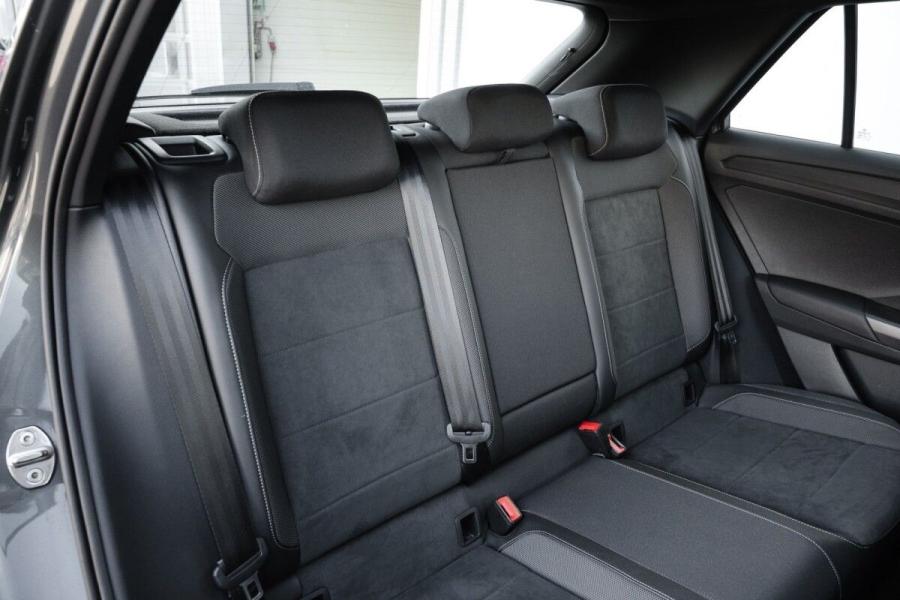 Pelēks Volkswagen T-Roc 2023 Rīga, ar dzinēja tilpumu 2.00 L un nobraukumu 120 tūkst. km par 25500 €, foto 8 vietnē AUTOMOTO.COM.LV