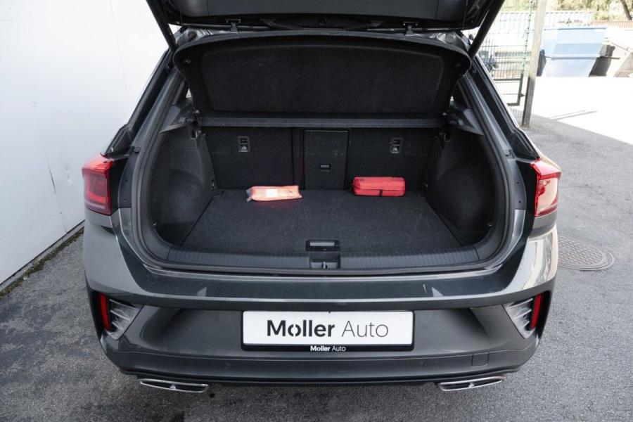 Pelēks Volkswagen T-Roc 2023 Rīga, ar dzinēja tilpumu 2.00 L un nobraukumu 120 tūkst. km par 25500 €, foto 9 vietnē AUTOMOTO.COM.LV