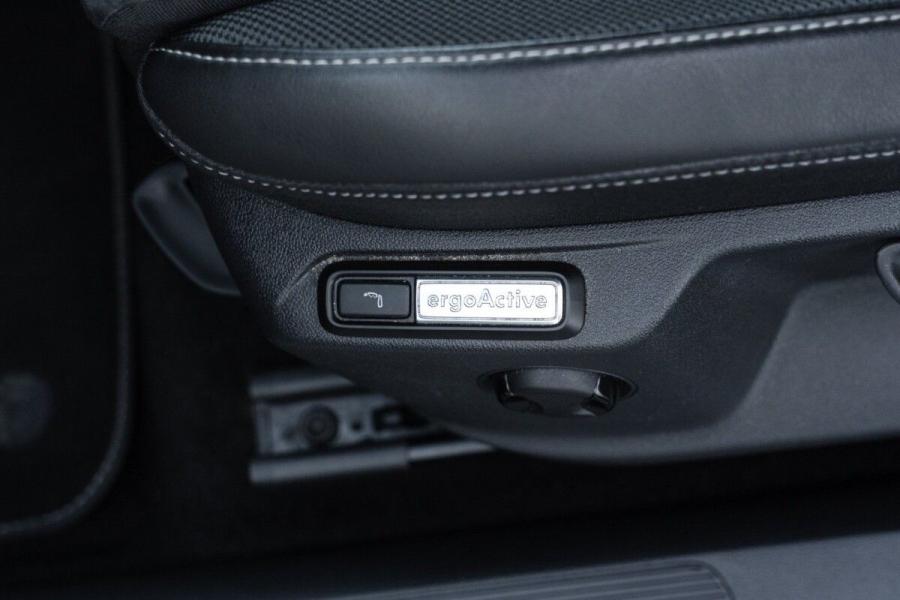 Pelēks Volkswagen T-Roc 2023 Rīga, ar dzinēja tilpumu 2.00 L un nobraukumu 120 tūkst. km par 25500 €, foto 13 vietnē AUTOMOTO.COM.LV