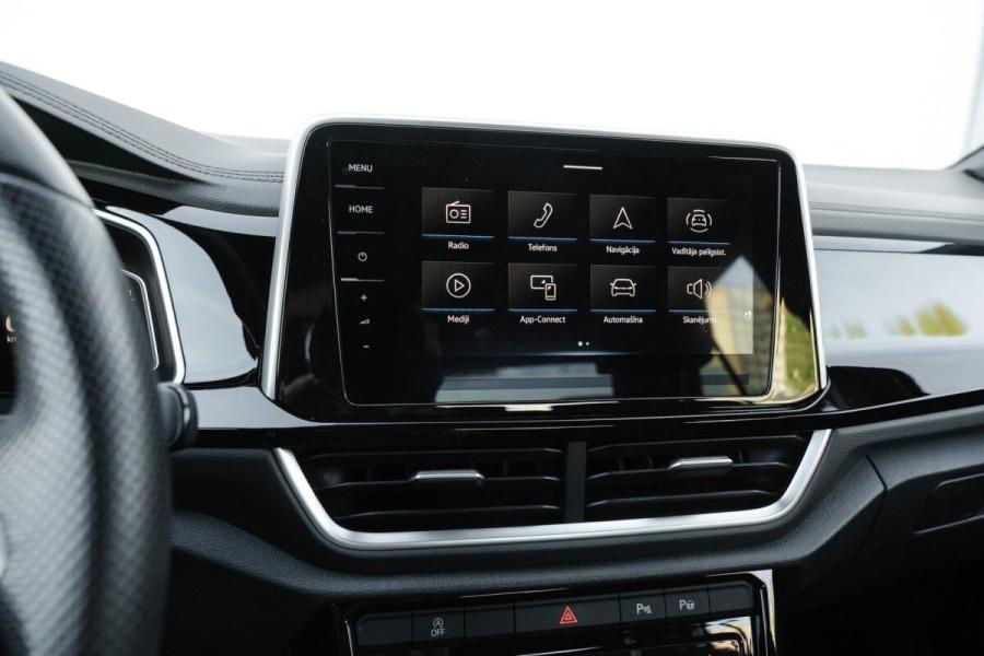 Pelēks Volkswagen T-Roc 2023 Rīga, ar dzinēja tilpumu 2.00 L un nobraukumu 120 tūkst. km par 25500 €, foto 19 vietnē AUTOMOTO.COM.LV