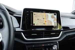 Pelēks Volkswagen T-Roc 2023 Rīga, ar dzinēja tilpumu 2.00 L un nobraukumu 120 tūkst. km par 25500 €, foto 25 vietnē AUTOMOTO.COM.LV