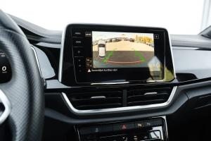 Pelēks Volkswagen T-Roc 2023 Rīga, ar dzinēja tilpumu 2.00 L un nobraukumu 120 tūkst. km par 25500 €, foto 26 vietnē AUTOMOTO.COM.LV