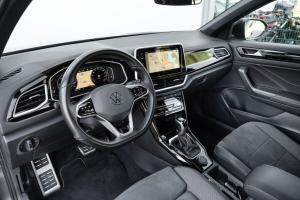Pelēks Volkswagen T-Roc 2023 Rīga, ar dzinēja tilpumu 2.00 L un nobraukumu 120 tūkst. km par 25500 €, foto 27 vietnē AUTOMOTO.COM.LV