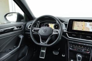 Pelēks Volkswagen T-Roc 2023 Rīga, ar dzinēja tilpumu 2.00 L un nobraukumu 120 tūkst. km par 25500 €, foto 28 vietnē AUTOMOTO.COM.LV