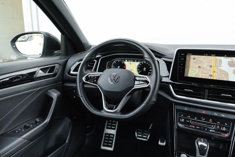 Pelēks Volkswagen T-Roc 2023 Rīga, ar dzinēja tilpumu 2.00 L un nobraukumu 120 tūkst. km par 25500 €, foto 28 vietnē AUTOMOTO.COM.LV