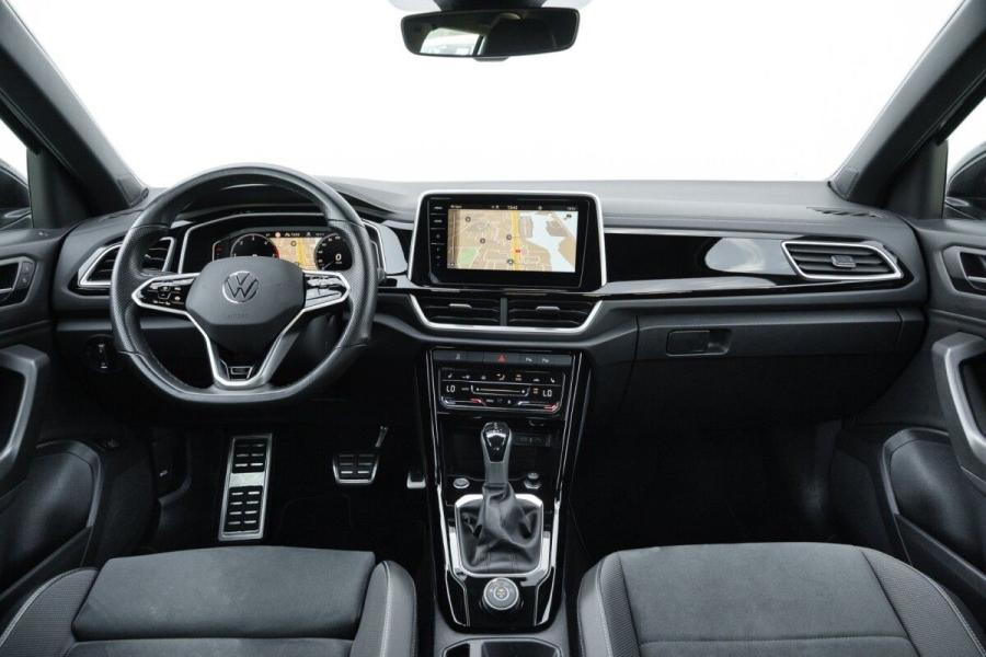 Pelēks Volkswagen T-Roc 2023 Rīga, ar dzinēja tilpumu 2.00 L un nobraukumu 120 tūkst. km par 25500 €, foto 30 vietnē AUTOMOTO.COM.LV