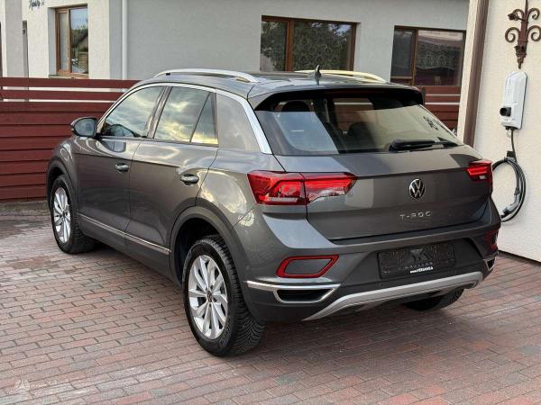 Pelēks Volkswagen T-Roc 2023 Šauļi, ar dzinēja tilpumu 1.97 L un nobraukumu 181 tūkst. km par 17990 €, foto 9 vietnē AUTOMOTO.COM.LV