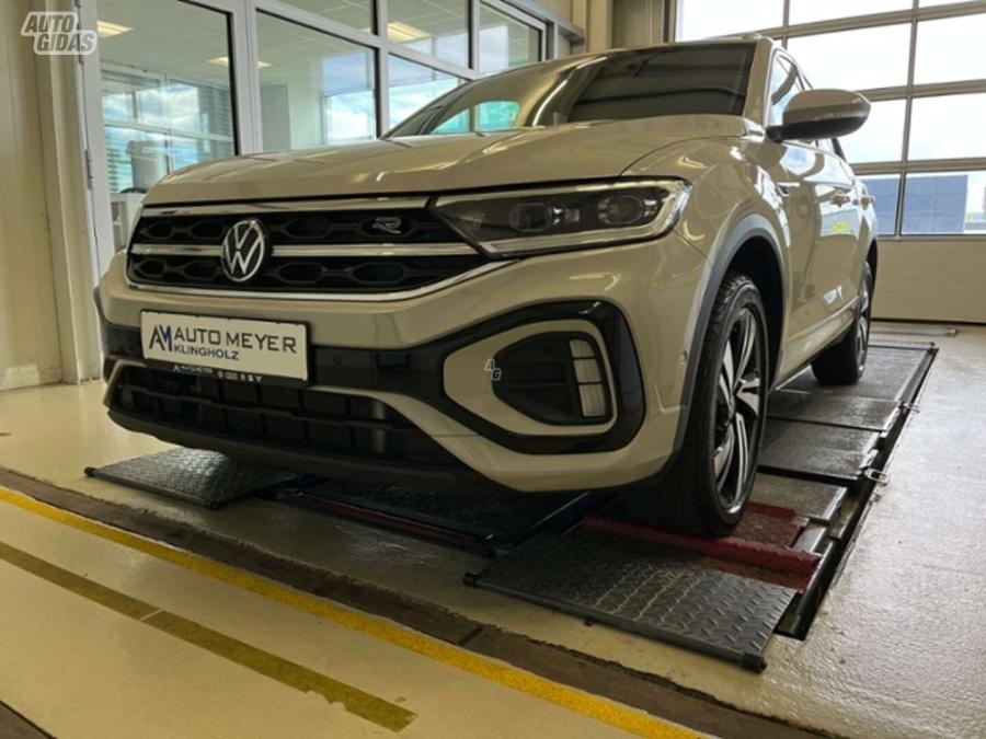 Pelēks Volkswagen T-Roc 2024 Kauņa, ar dzinēja tilpumu 1.50 L un nobraukumu 24 tūkst. km par 31124 €, foto 2 vietnē AUTOMOTO.COM.LV