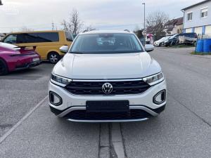 Grey Volkswagen T-Roc 2024 in Kaunas, with an engine capacity of 1.50 L and mileage of 31 thousand km for 27231 €, photo 2 on AUTOMOTO.COM.LV