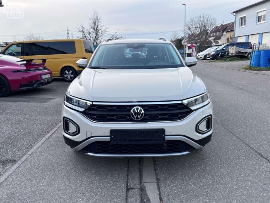 Grey Volkswagen T-Roc 2024 in Kaunas, with an engine capacity of 1.50 L and mileage of 31 thousand km for 27231 €, photo 2 on AUTOMOTO.COM.LV