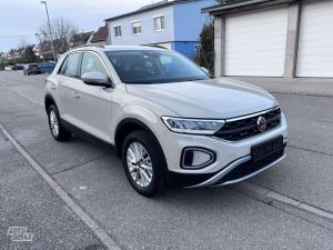 Grey Volkswagen T-Roc 2024 in Kaunas, with an engine capacity of 1.50 L and mileage of 31 thousand km for 27231 €, photo 3 on AUTOMOTO.COM.LV