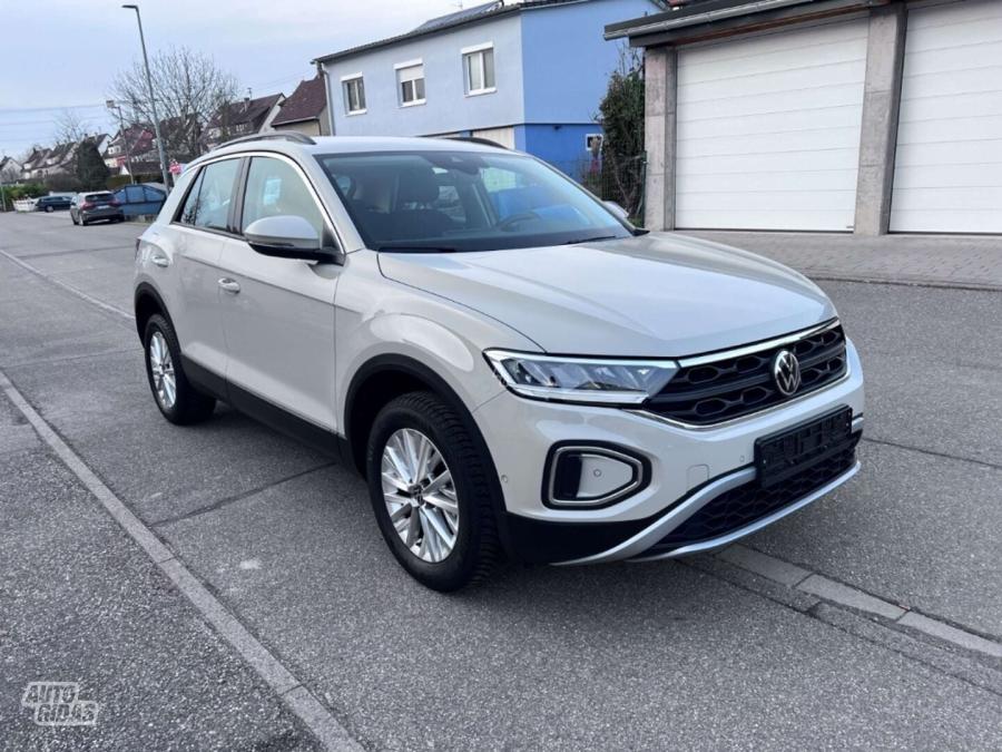 Grey Volkswagen T-Roc 2024 in Kaunas, with an engine capacity of 1.50 L and mileage of 31 thousand km for 27231 €, photo 3 on AUTOMOTO.COM.LV