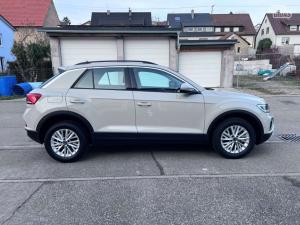 Grey Volkswagen T-Roc 2024 in Kaunas, with an engine capacity of 1.50 L and mileage of 31 thousand km for 27231 €, photo 4 on AUTOMOTO.COM.LV