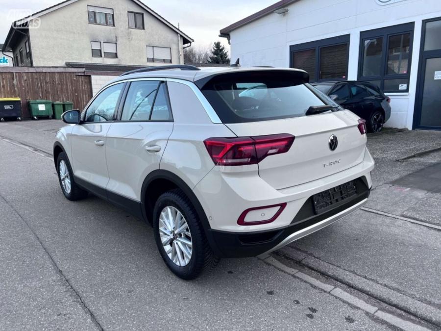 Grey Volkswagen T-Roc 2024 in Kaunas, with an engine capacity of 1.50 L and mileage of 31 thousand km for 27231 €, photo 7 on AUTOMOTO.COM.LV