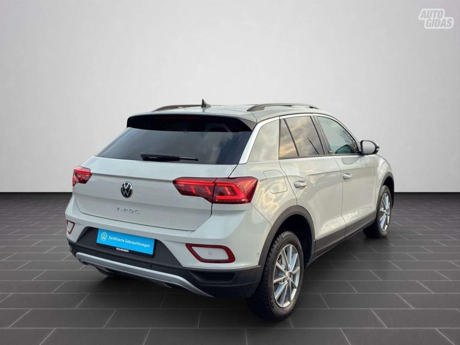 Pelēks Volkswagen T-Roc 2024 Kauņa, ar dzinēja tilpumu 1.50 L un nobraukumu 11 tūkst. km par 31019 €, foto 2 vietnē AUTOMOTO.COM.LV