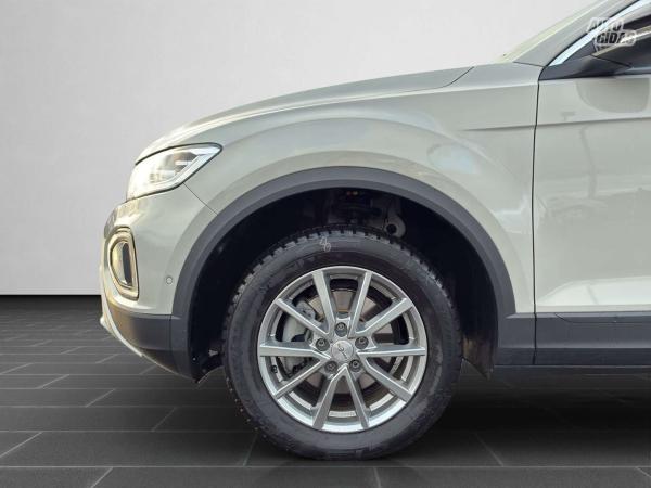 Grey Volkswagen T-Roc 2024 in Kaunas, with an engine capacity of 1.50 L and mileage of 11 thousand km for 31019 €, photo 8 on AUTOMOTO.COM.LV