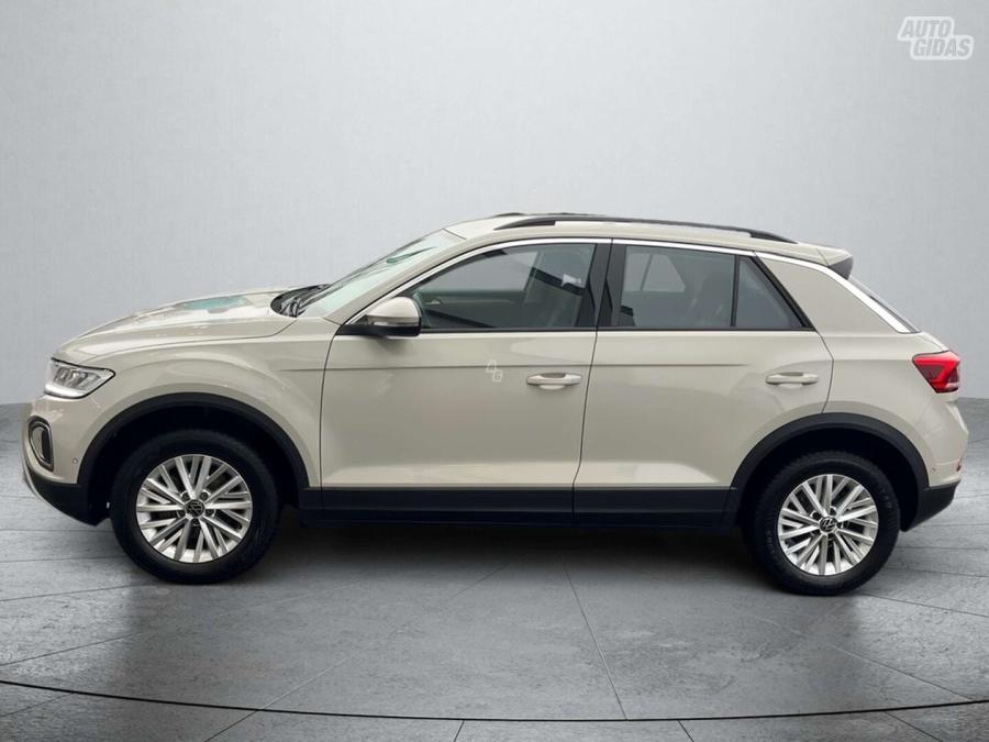 Grey Volkswagen T-Roc 2024 in Kaunas, with an engine capacity of 1.50 L and mileage of 37 thousand km for 28147 €, photo 4 on AUTOMOTO.COM.LV