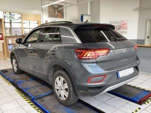 Grey Volkswagen T-Roc 2024 in Kaunas, with an engine capacity of 1.50 L and mileage of 21 thousand km for 28405 €, photo 4 on AUTOMOTO.COM.LV