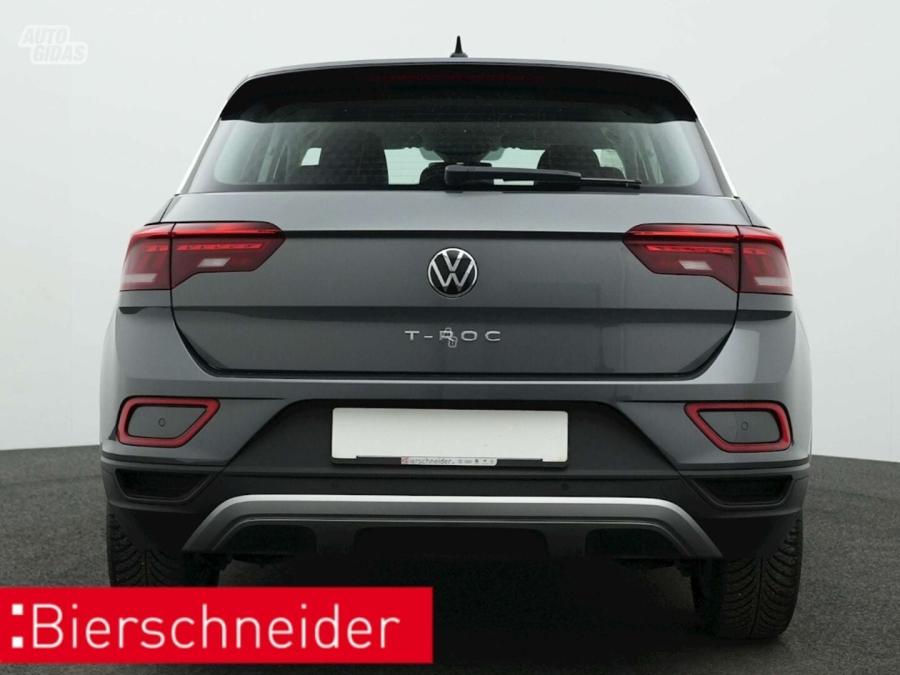 Grey Volkswagen T-Roc 2024 in Kaunas, with an engine capacity of 2.00 L and mileage of 15 thousand km for 27293 €, photo 5 on AUTOMOTO.COM.LV