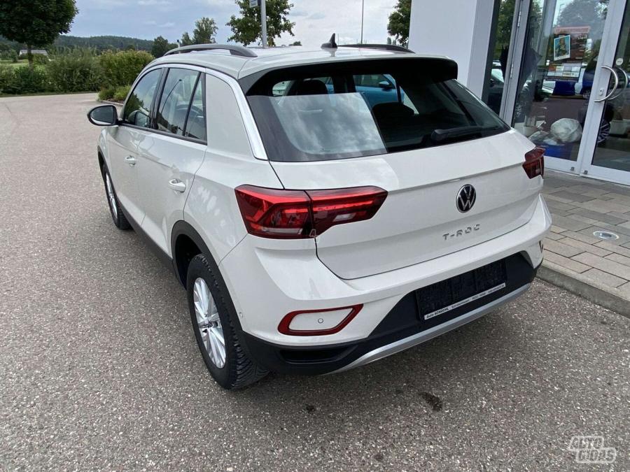 Pelēks Volkswagen T-Roc 2024 Kauņa, ar dzinēja tilpumu 1.50 L un nobraukumu 27 tūkst. km par 28881 €, foto 3 vietnē AUTOMOTO.COM.LV