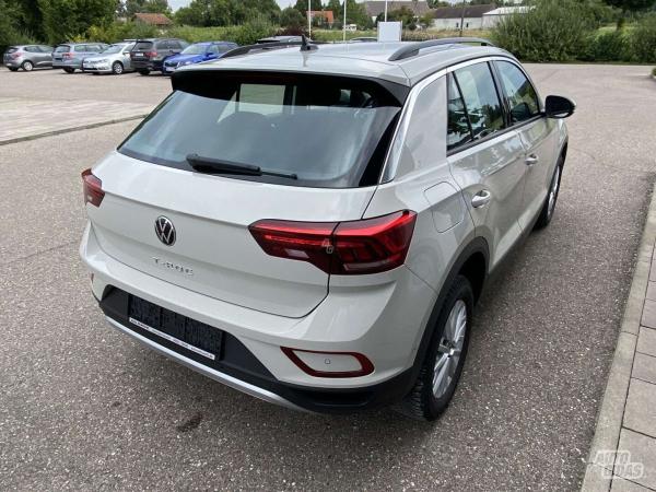 Pelēks Volkswagen T-Roc 2024 Kauņa, ar dzinēja tilpumu 1.50 L un nobraukumu 27 tūkst. km par 28881 €, foto 5 vietnē AUTOMOTO.COM.LV