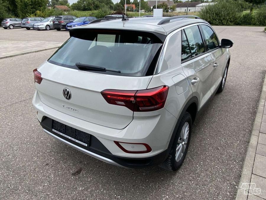 Pelēks Volkswagen T-Roc 2024 Kauņa, ar dzinēja tilpumu 1.50 L un nobraukumu 27 tūkst. km par 28881 €, foto 5 vietnē AUTOMOTO.COM.LV