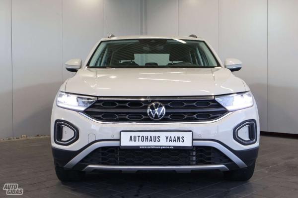 Pelēks Volkswagen T-Roc 2024 Kauņa, ar dzinēja tilpumu 1.50 L un nobraukumu 34 tūkst. km par 26190 €, foto 2 vietnē AUTOMOTO.COM.LV