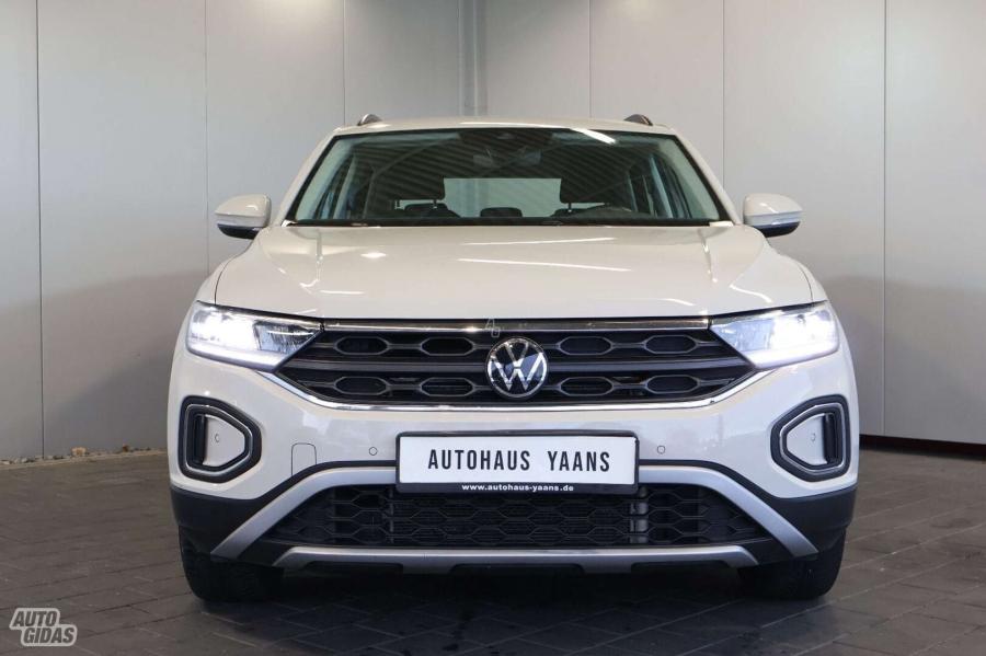 Pelēks Volkswagen T-Roc 2024 Kauņa, ar dzinēja tilpumu 1.50 L un nobraukumu 34 tūkst. km par 26190 €, foto 2 vietnē AUTOMOTO.COM.LV