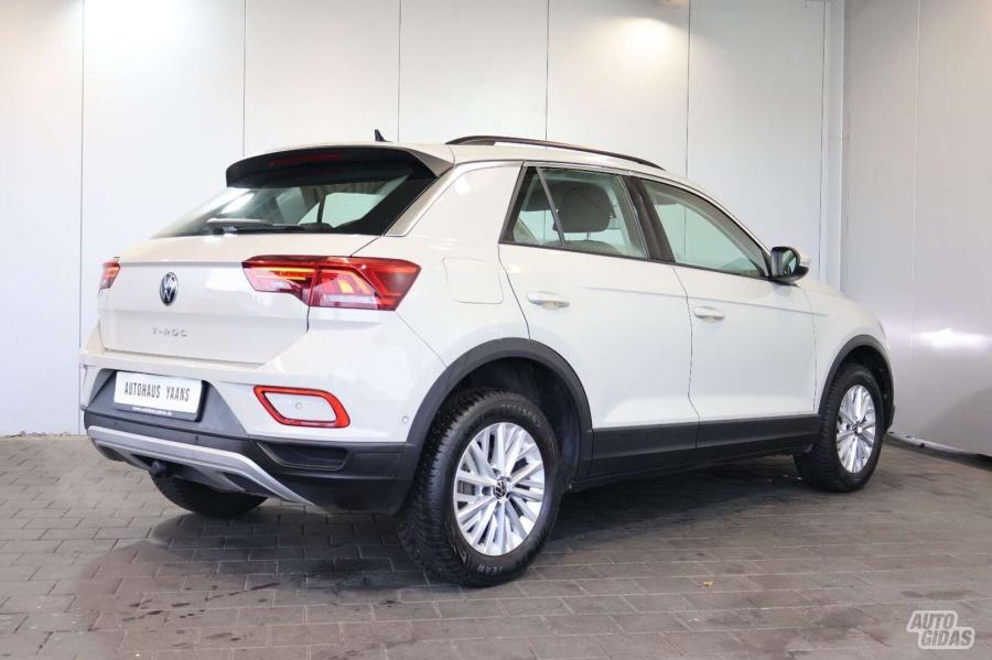 Pelēks Volkswagen T-Roc 2024 Kauņa, ar dzinēja tilpumu 1.50 L un nobraukumu 34 tūkst. km par 26190 €, foto 4 vietnē AUTOMOTO.COM.LV
