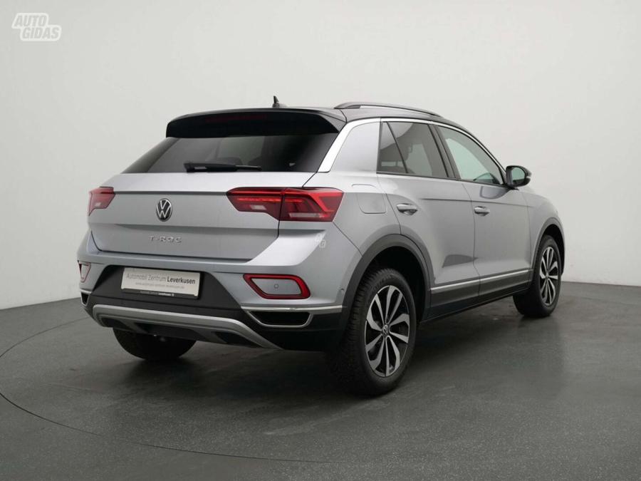 Pelēks Volkswagen T-Roc 2024 Kauņa, ar dzinēja tilpumu 1.50 L un nobraukumu 19 tūkst. km par 32679 €, foto 2 vietnē AUTOMOTO.COM.LV