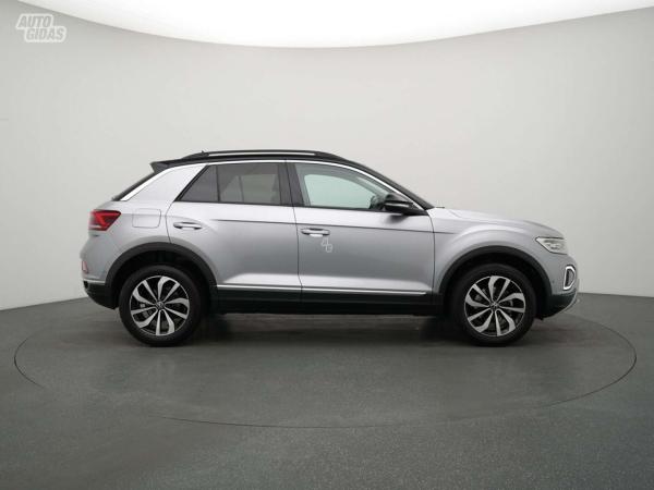 Pelēks Volkswagen T-Roc 2024 Kauņa, ar dzinēja tilpumu 1.50 L un nobraukumu 19 tūkst. km par 32679 €, foto 3 vietnē AUTOMOTO.COM.LV