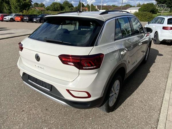 Pelēks Volkswagen T-Roc 2024 Kauņa, ar dzinēja tilpumu 1.50 L un nobraukumu 30 tūkst. km par 28881 €, foto 5 vietnē AUTOMOTO.COM.LV