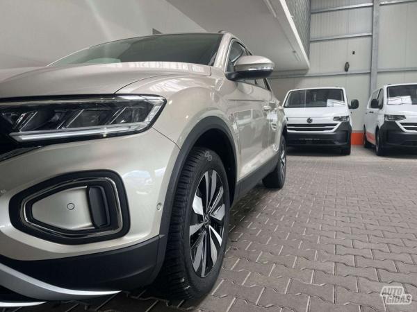 Grey Volkswagen T-Roc 2024 in Kaunas, with an engine capacity of 1.50 L and mileage of 16 thousand km for 33209 €, photo 4 on AUTOMOTO.COM.LV