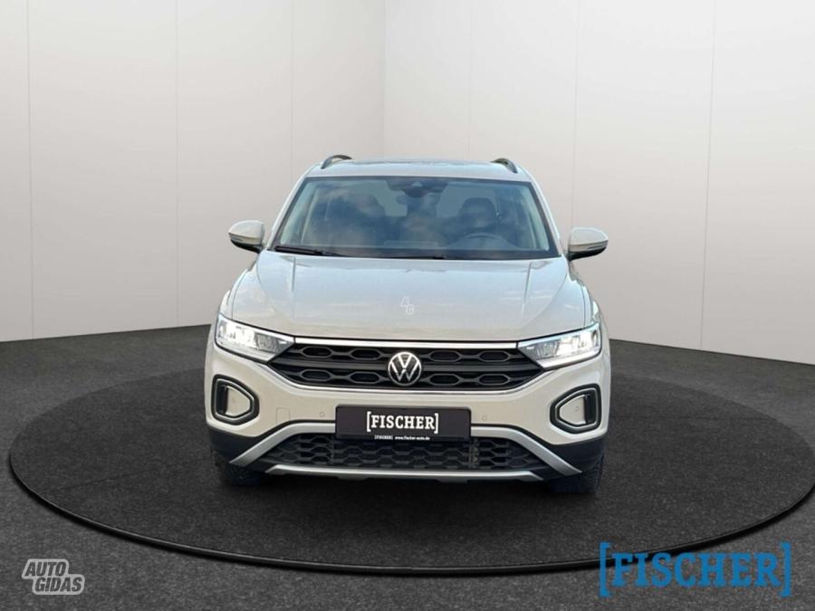 Pelēks Volkswagen T-Roc 2024 Kauņa, ar dzinēja tilpumu 1.50 L un nobraukumu 26 tūkst. km par 28843 €, foto 2 vietnē AUTOMOTO.COM.LV